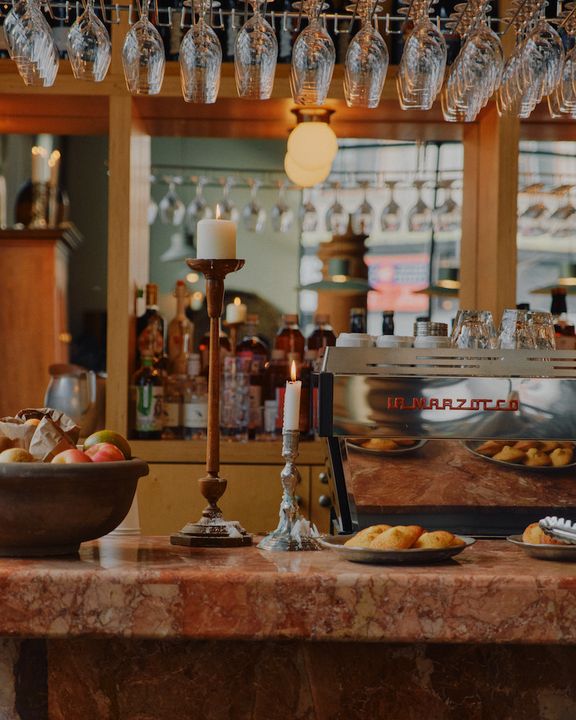 Au Coin : sublime café et bar à vin ouvert 7/7 - Tastet
